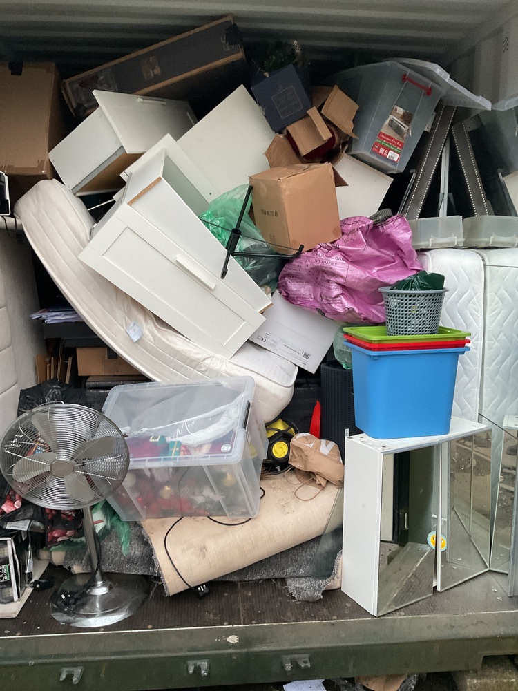 iBidOnStorage.co.uk - Pink self storage Ltd Auction - 17373611597983