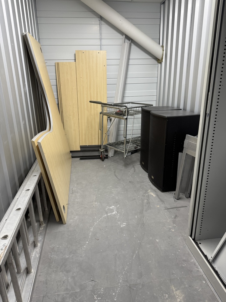 iBidOnStorage.co.uk - Magenta Self-Storage Auction - 17481738923418