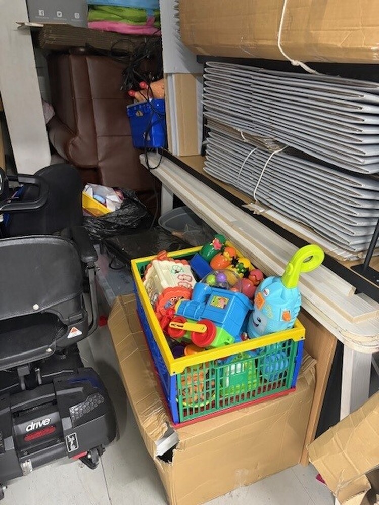 iBidOnStorage.co.uk - Magenta Self Storage Auction - 17556113708952