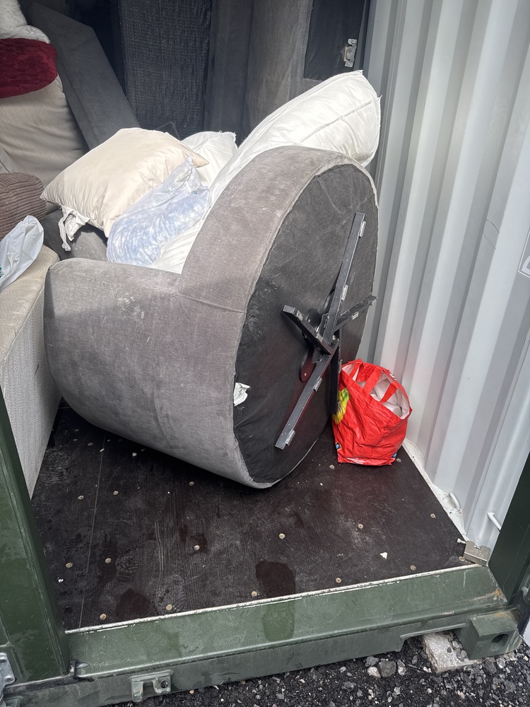iBidOnStorage.co.uk - Pink self storage Ltd Auction - 17569077178887