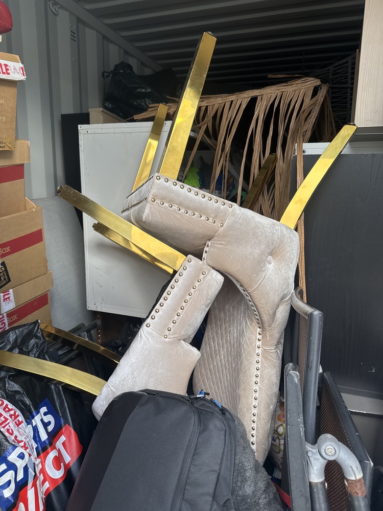 iBidOnStorage.co.uk - Pink self storage Ltd Auction - 17569082936685