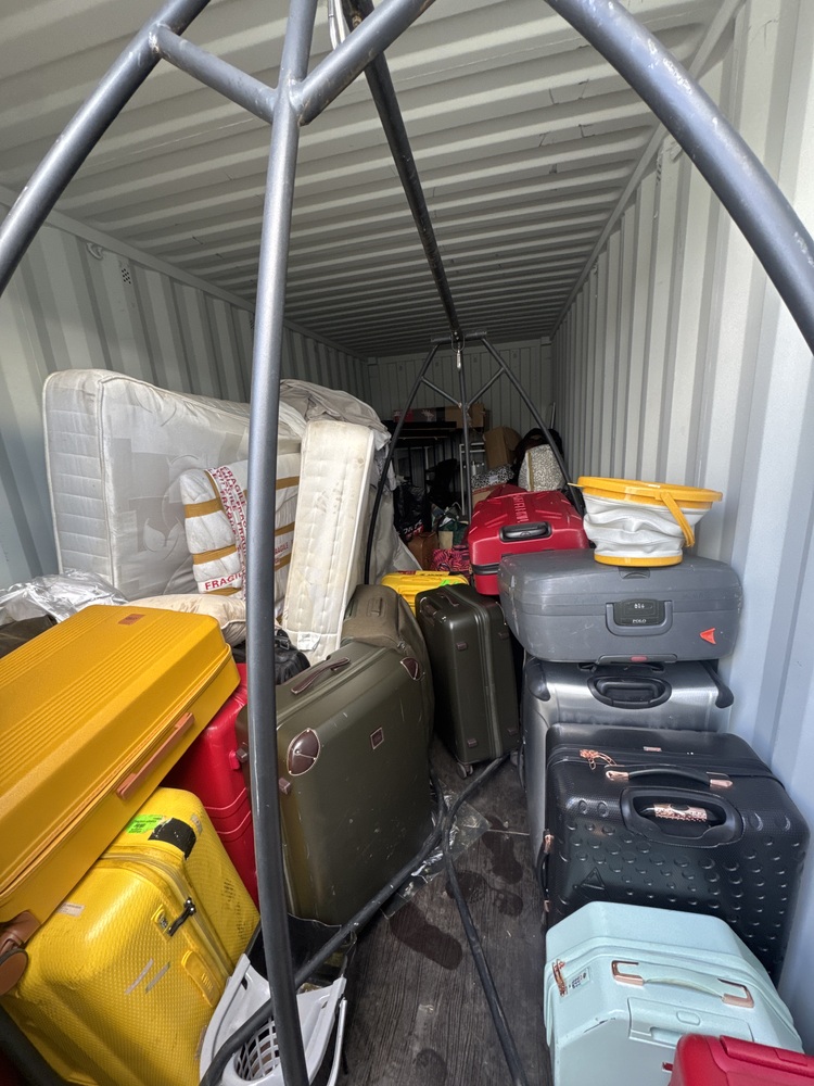 iBidOnStorage.co.uk - Pink self storage Ltd Auction - 17569098174272