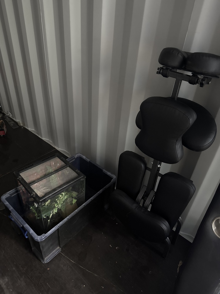 iBidOnStorage.co.uk - Pink self storage Ltd Auction - 17569131504046