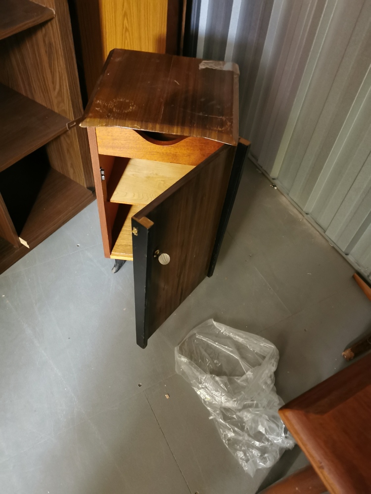 iBidOnStorage.co.uk - Henfield Storage Auction - 16644558743983