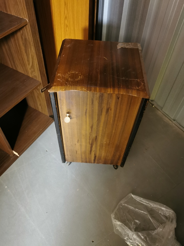 iBidOnStorage.co.uk - Henfield Storage Auction - 16644558743983