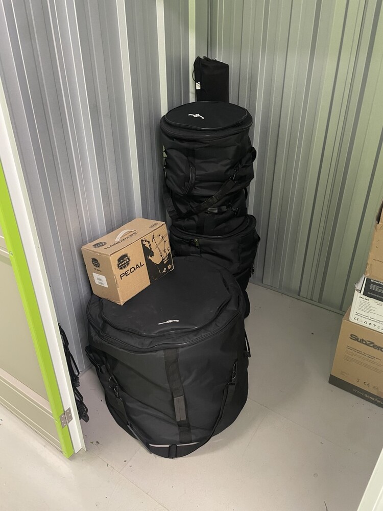 iBidOnStorage.co.uk - StorageMart Auction - 16690285789493