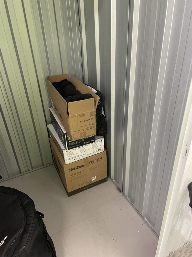 iBidOnStorage.co.uk - StorageMart Auction - 16690285789493