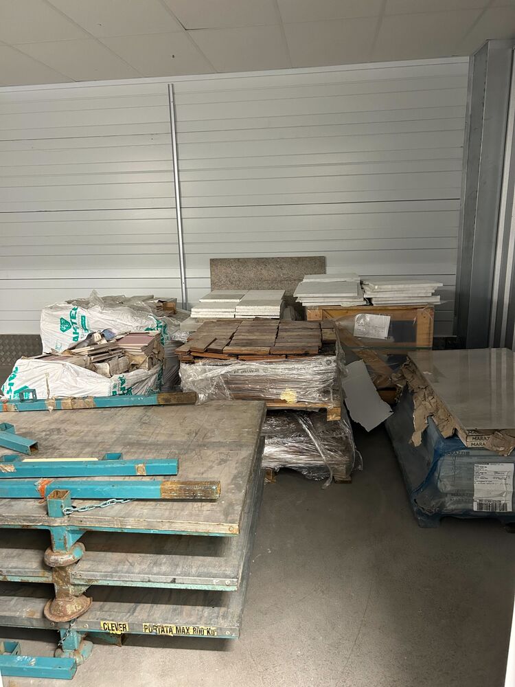 iBidOnStorage.co.uk - Magenta Self-Storage Auction - 16817370759306