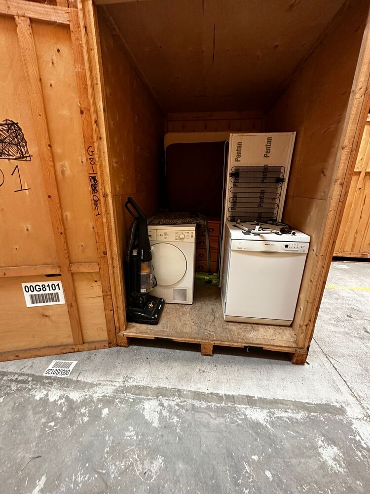 iBidOnStorage.co.uk - Kellys Self Storage Auction - 16857039876618