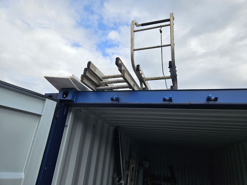 iBidOnStorage.co.uk - M3 Self Storage Auction - 16935632089390