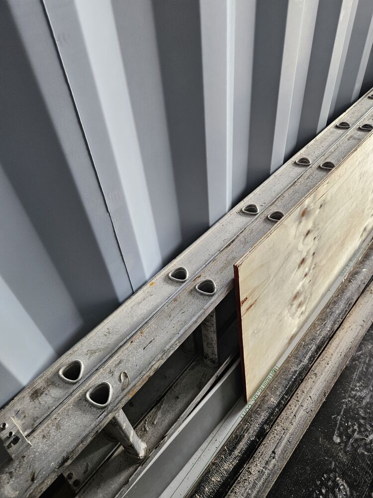 iBidOnStorage.co.uk - M3 Self Storage Auction - 16935632089390