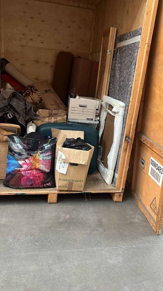 iBidOnStorage.co.uk - Kellys Self Storage Auction - 16946007666135