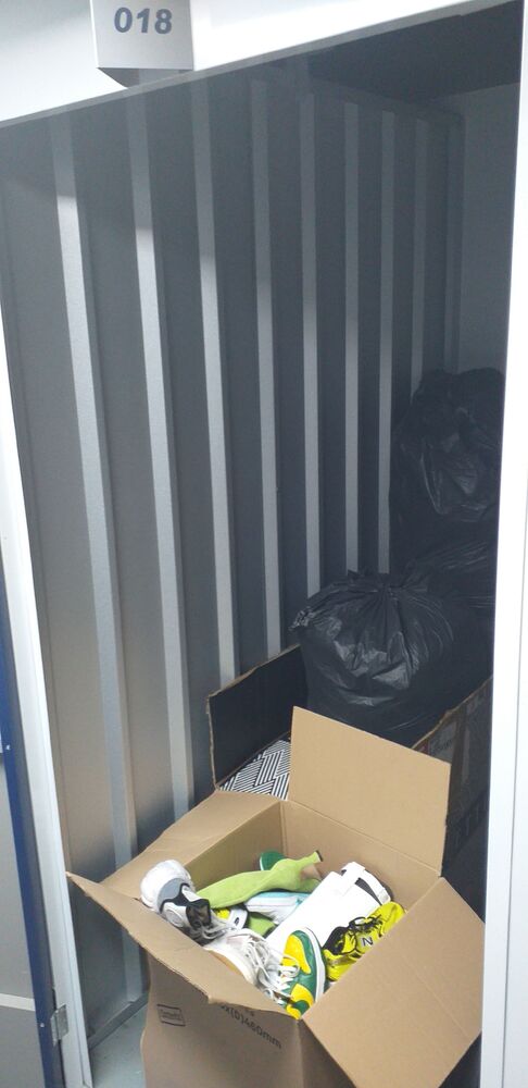 iBidOnStorage.co.uk - Vanguard Storage Services Auction - 16956440861636