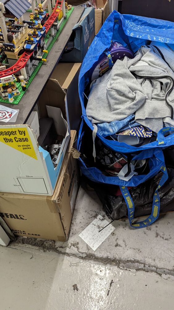 iBidOnStorage.co.uk - StorageMart Auction - 16981446704230