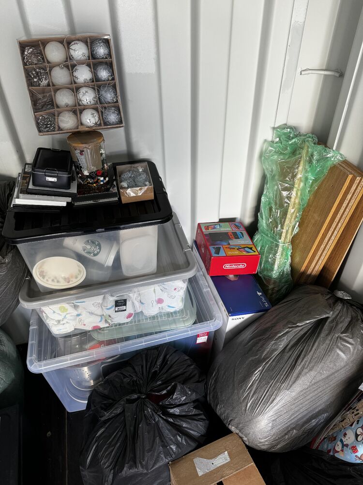 iBidOnStorage.co.uk - Pink self storage Ltd Auction - 16998830286619