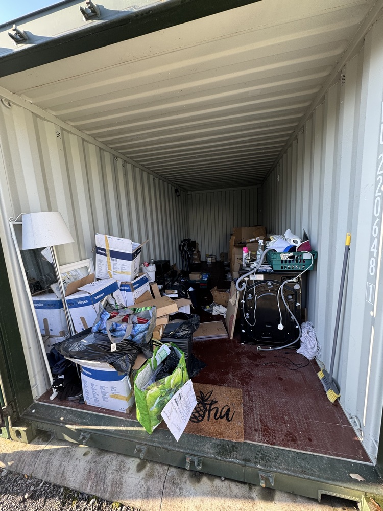 iBidOnStorage.co.uk - Pink self storage Ltd Auction - 17014317414053