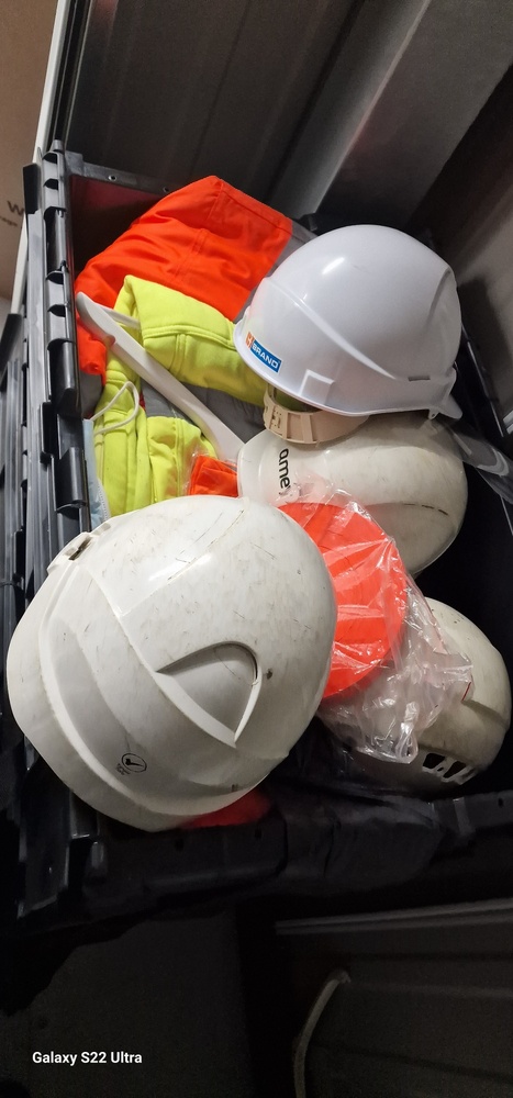 iBidOnStorage.co.uk - Storage King Auction - 17028313481880