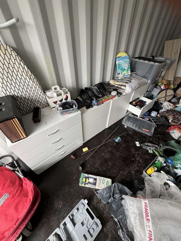 iBidOnStorage.co.uk - Pink self storage Ltd Auction - 17050643901863