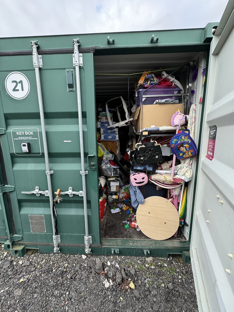 iBidOnStorage.co.uk - Pink self storage Ltd Auction - 17054148923772