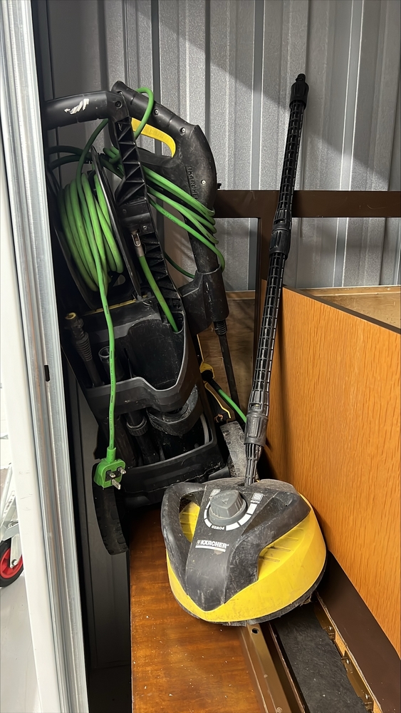 iBidOnStorage.co.uk - Storage King Auction - 17097373537045