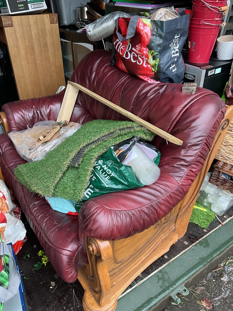 iBidOnStorage.co.uk - Pink self storage Ltd Auction - 17103207014781