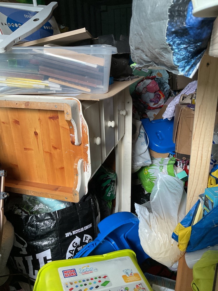 iBidOnStorage.co.uk - Pink self storage Ltd Auction - 17114429013073