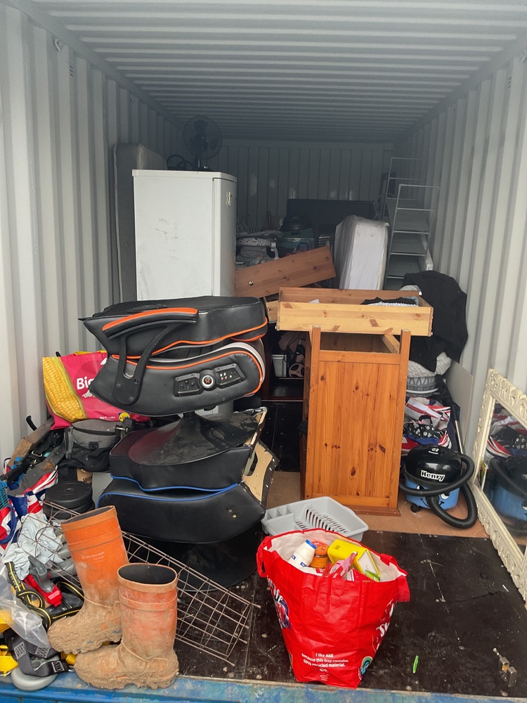 iBidOnStorage.co.uk - Pink self storage Ltd Auction - 17128187499387