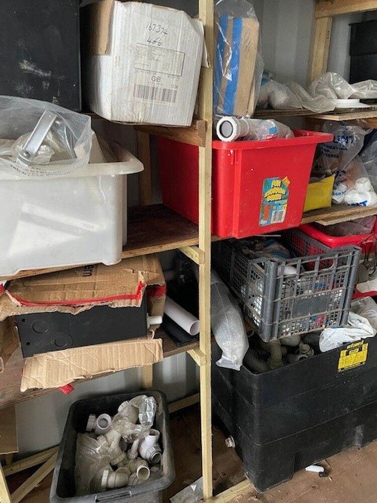 iBidOnStorage.co.uk - Loc-Box Self Storage Auction - 17177652775388