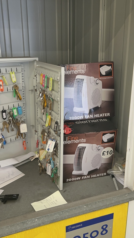 iBidOnStorage.co.uk - Access Self Storage Auction - 17195011836367