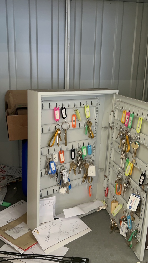 iBidOnStorage.co.uk - Access Self Storage Auction - 17195011836367