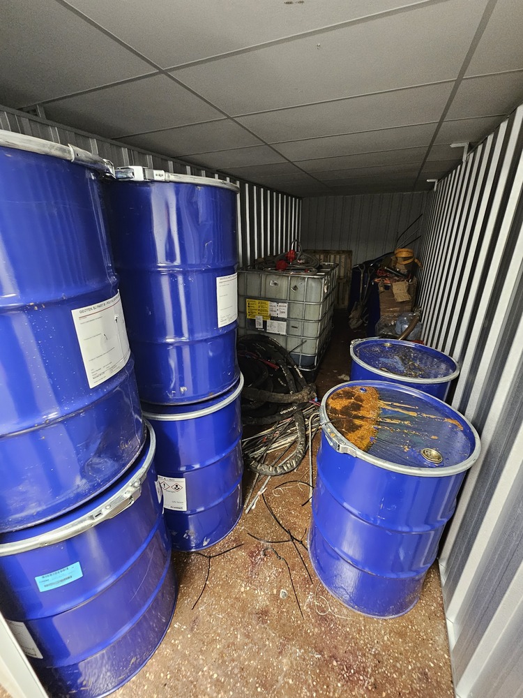 iBidOnStorage.co.uk - The Storage Team Auction - 17280327807280