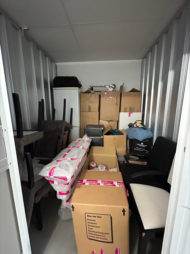 iBidOnStorage.co.uk - Magenta Self-Storage Auction - 17322801392899